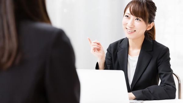 Wear These Colors For Your Next Job Interview (And Avoid These)